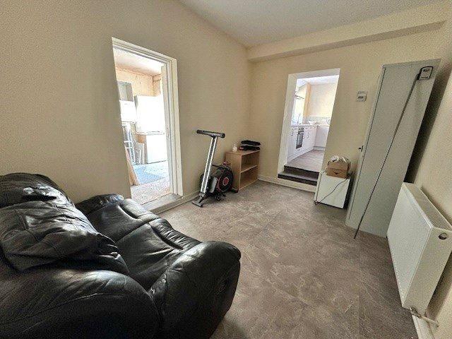 1 bedroom in a house share to rent