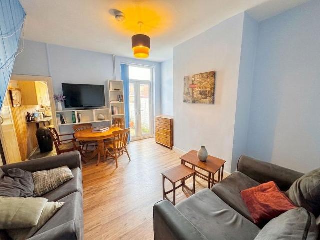 1 bedroom in a house share to rent