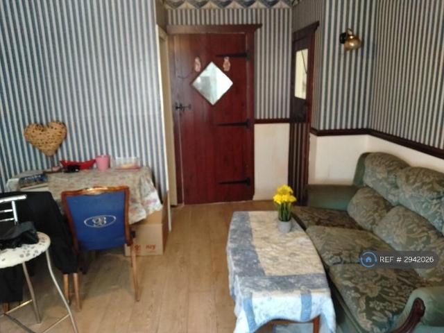 1 bedroom in a house share to rent