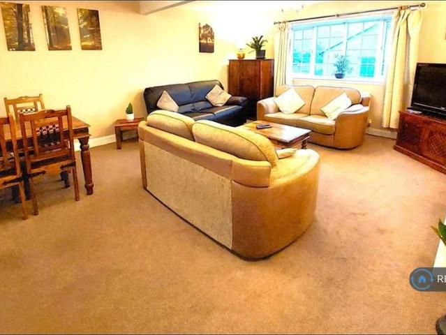 1 bedroom in a house share to rent