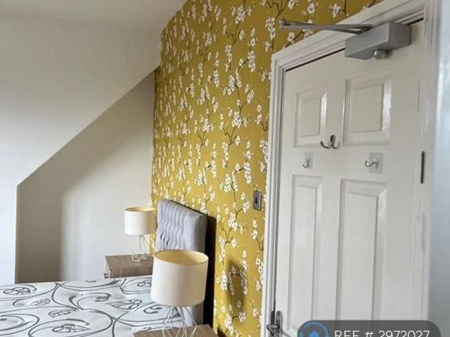 1 bedroom in a house share to rent