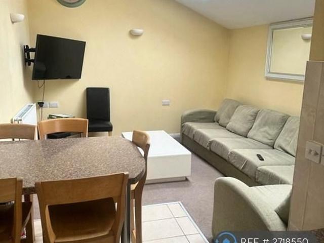 1 bedroom in a house share to rent