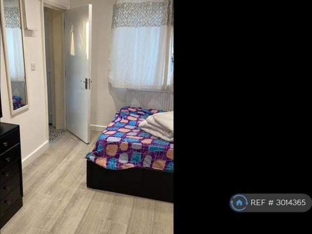1 bedroom in a house share to rent