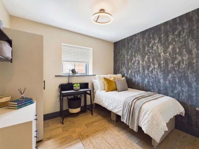 1 bedroom in a house share to rent