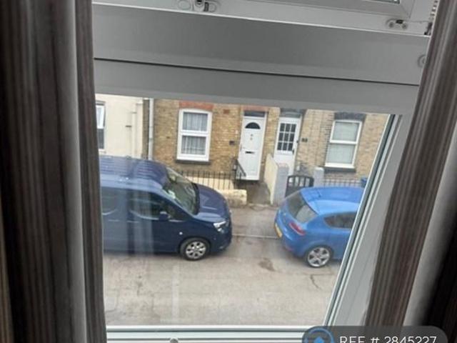 1 bedroom in a house share to rent