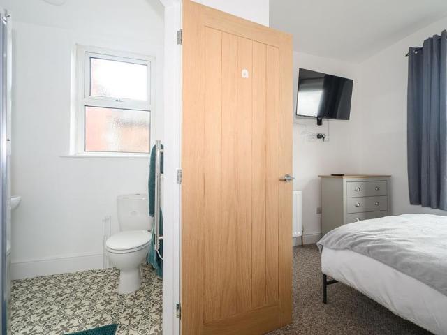 1 bedroom in a house share to rent