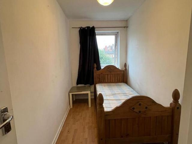1 bedroom in a house share to rent