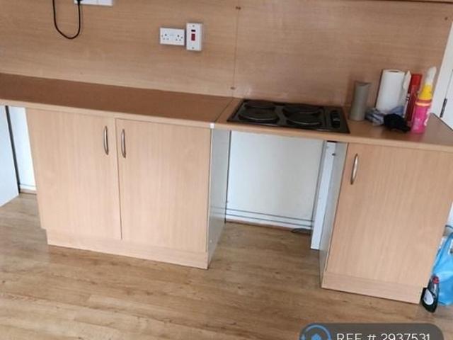 1 bedroom in a house share to rent