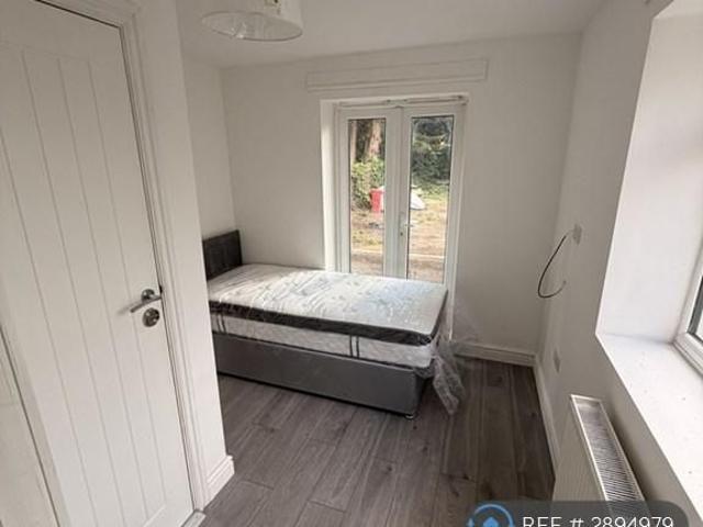 1 bedroom in a house share to rent