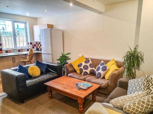 1 bedroom in a house share to rent