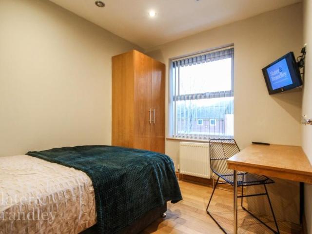 1 bedroom in a house share to rent