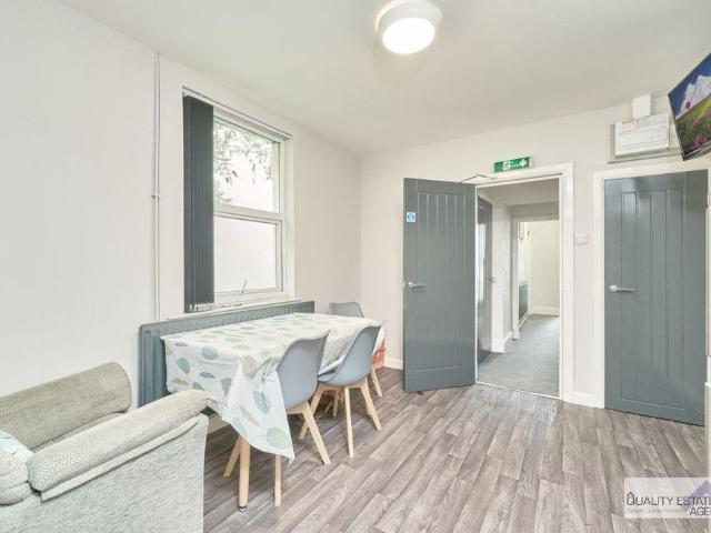 1 bedroom in a house share to rent