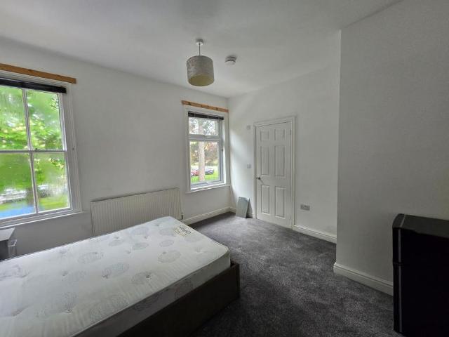 1 bedroom in a house share to rent