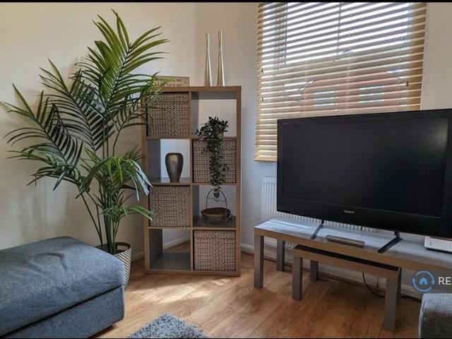 1 bedroom in a house share to rent