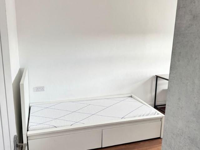 1 bedroom in a house share to rent