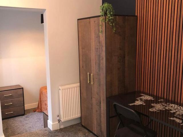 1 bedroom in a house share to rent