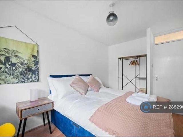 1 bedroom in a house share to rent