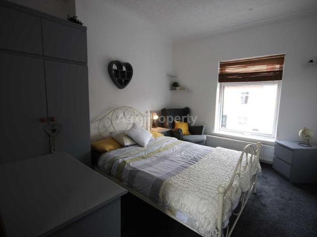 1 bedroom in a house share to rent