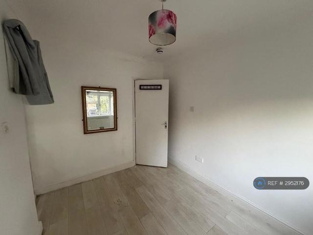 1 bedroom in a house share to rent