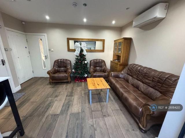 1 bedroom in a house share to rent
