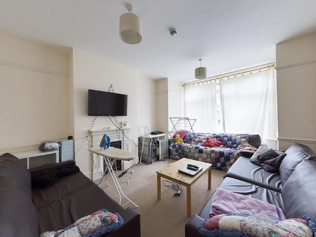 1 bedroom in a house share to rent