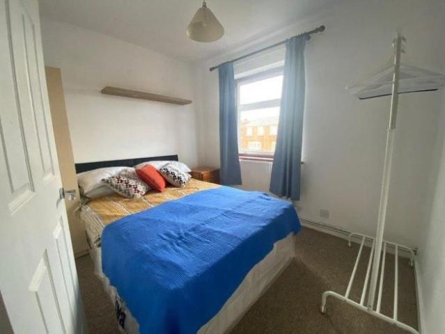 1 bedroom in a house share to rent