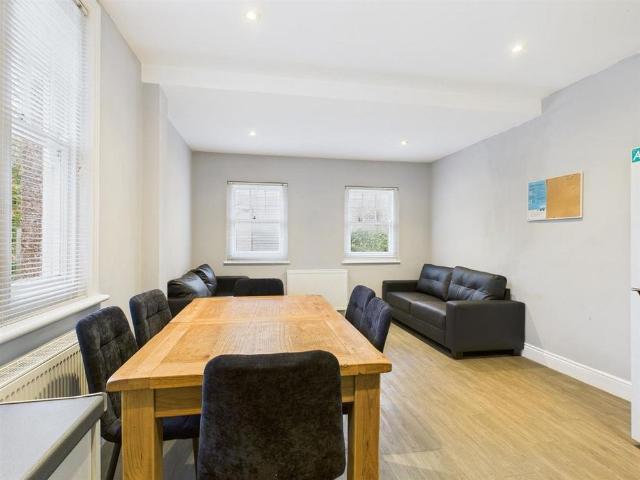 1 bedroom in a house share to rent