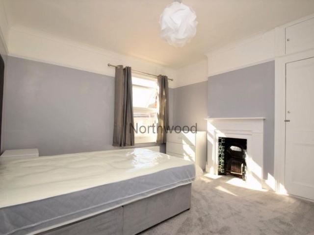 1 bedroom in a house share to rent