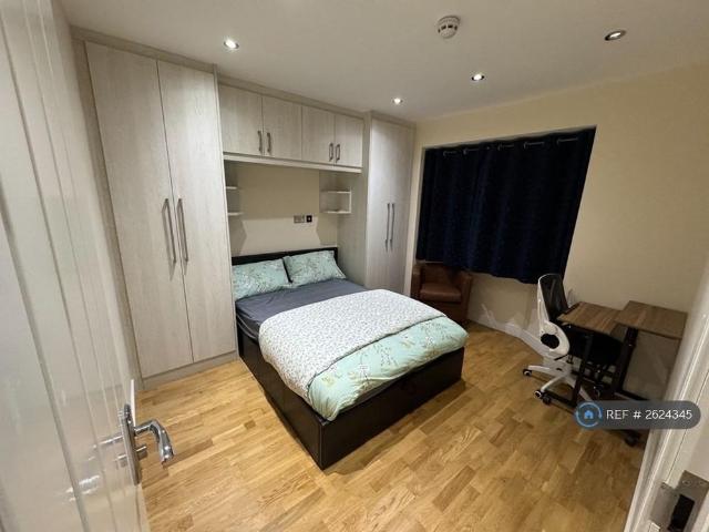 1 bedroom in a house share to rent