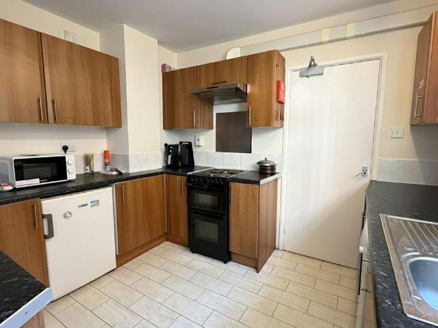 1 bedroom in a house share to rent