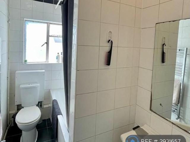 1 bedroom in a house share to rent