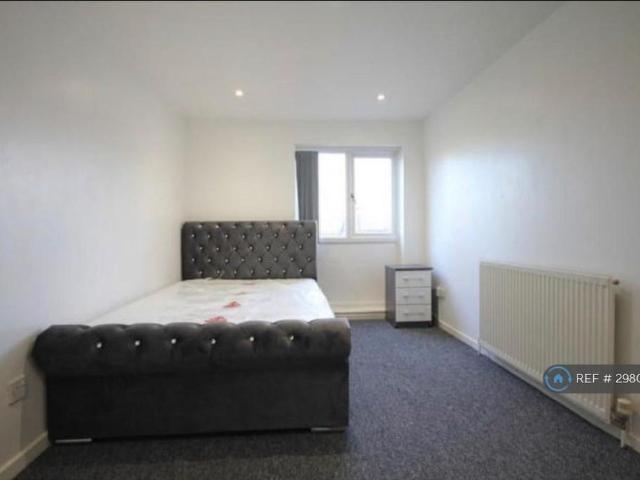 1 bedroom in a house share to rent