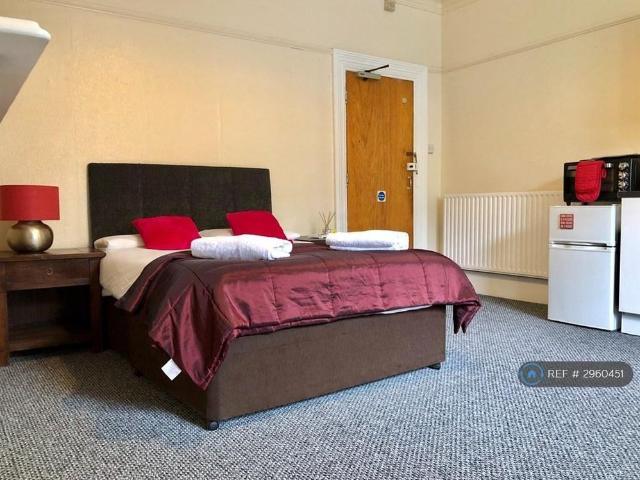 1 bedroom in a house share to rent