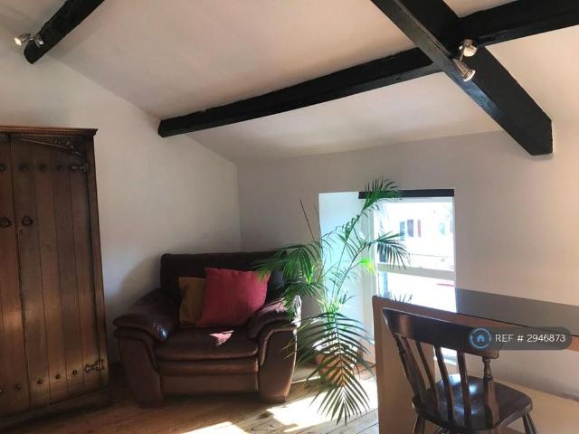 1 bedroom in a house share to rent