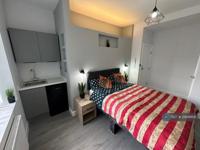 1 bedroom in a house share to rent