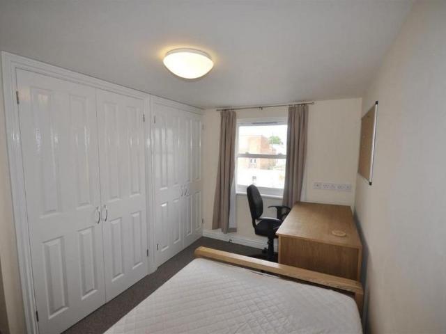 1 bedroom in a house share to rent