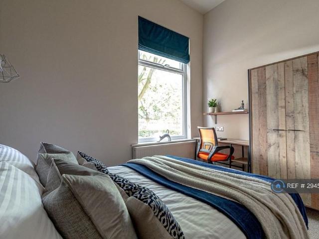 1 bedroom in a house share to rent