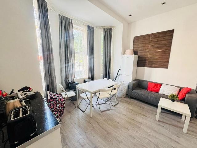 1 bedroom in a house share to rent