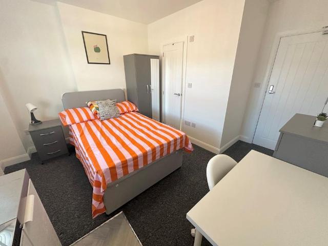 1 bedroom in a house share to rent