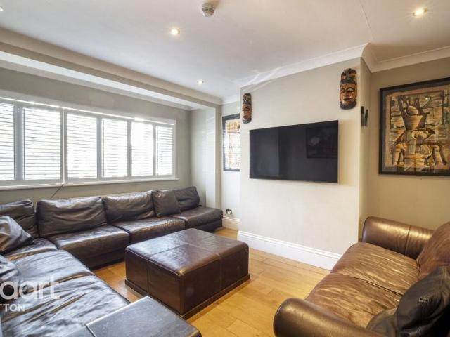 1 bedroom in a house share to rent