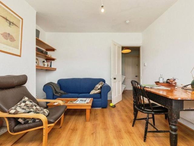 1 bedroom in a house share to rent