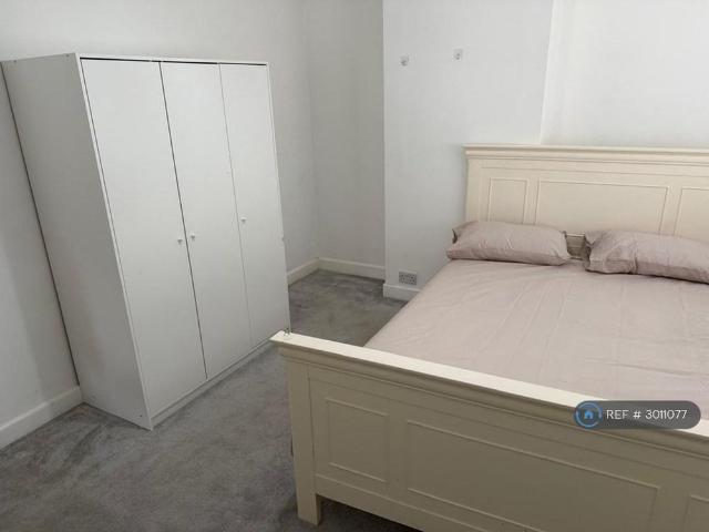 1 bedroom in a house share to rent