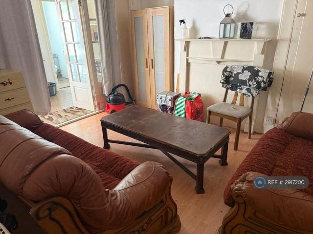 1 bedroom in a house share to rent