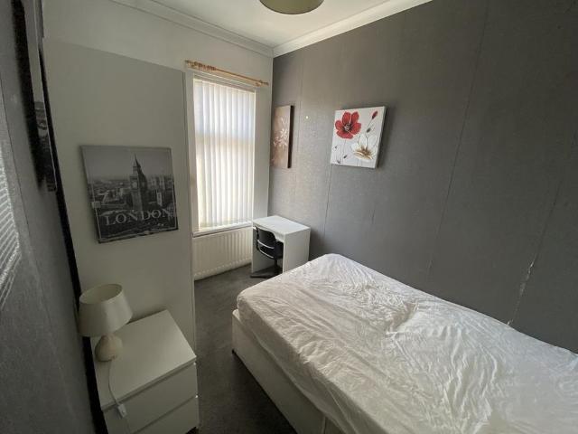 1 bedroom in a house share to rent