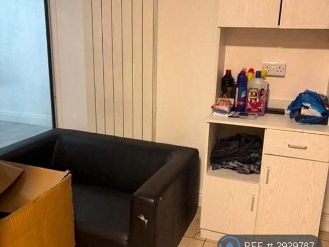 1 bedroom in a house share to rent