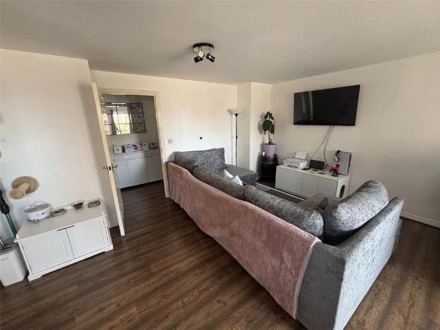1 bedroom in a house share to rent
