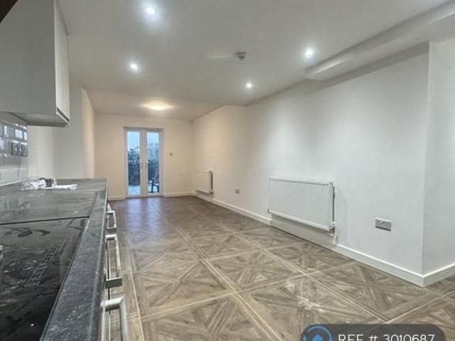 1 bedroom in a house share to rent