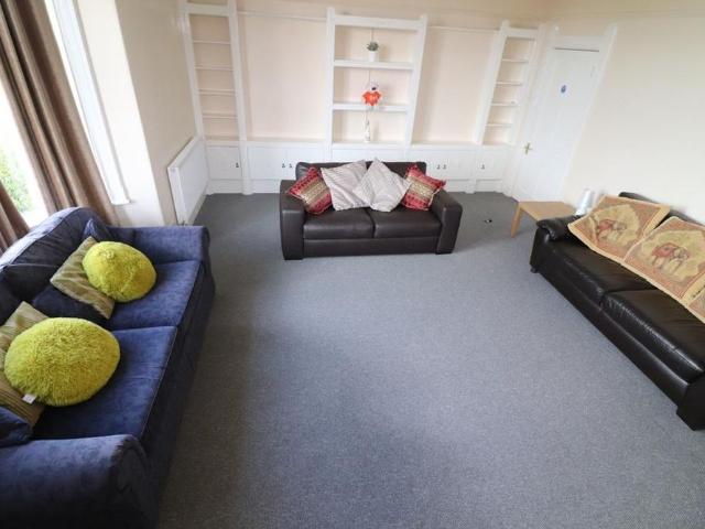 1 bedroom in a house share to rent