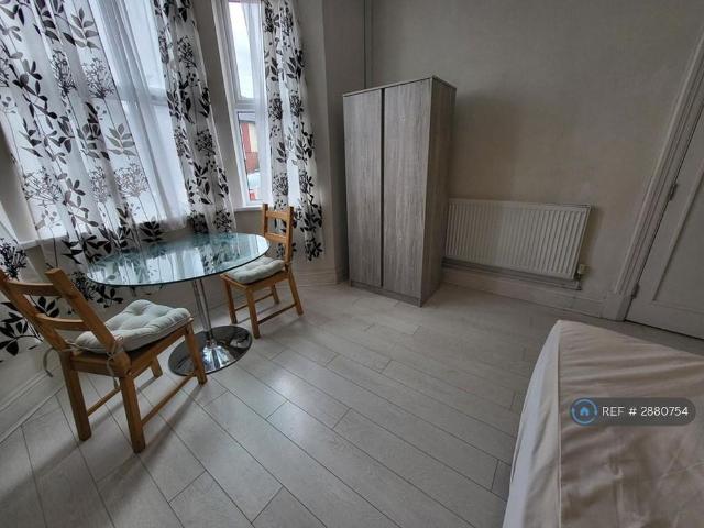 1 bedroom in a house share to rent