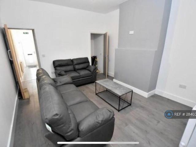 1 bedroom in a house share to rent